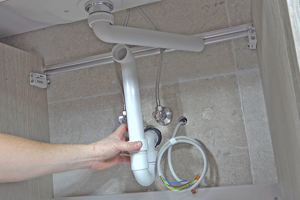 Raumsparsiphon montieren - Anleitung @ diybook.at