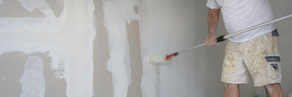 Gipskarton streichen - Trockenbaufarbe im Einsatz - Anleitung & Tipps ...