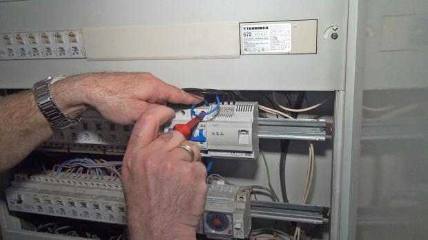 PowerLAN - Phasenkoppler einbauen @ diybook.at